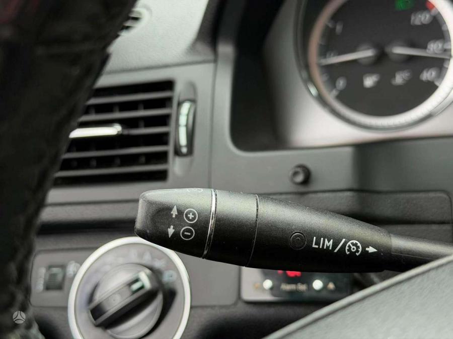 Grey Mercedes-Benz c-220 2011 in Kaunas, with an engine capacity of 2.14 L and mileage of 266 thousand km for 5000 €, photo 10 on AUTOMOTO.COM.LV