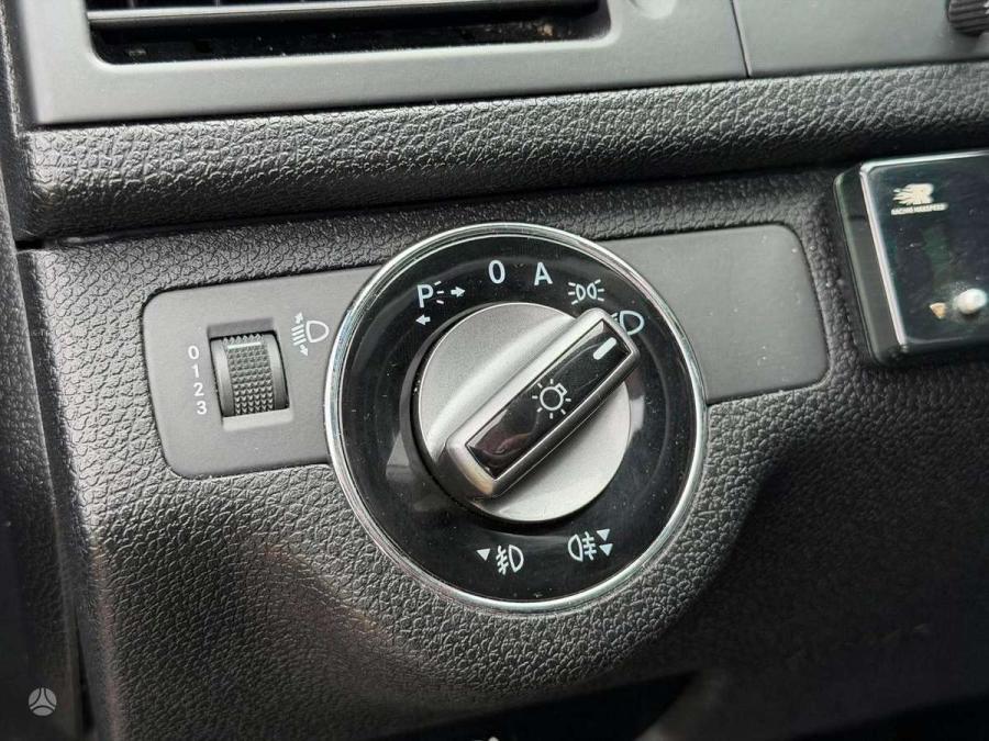 Grey Mercedes-Benz c-220 2011 in Kaunas, with an engine capacity of 2.14 L and mileage of 266 thousand km for 5000 €, photo 12 on AUTOMOTO.COM.LV