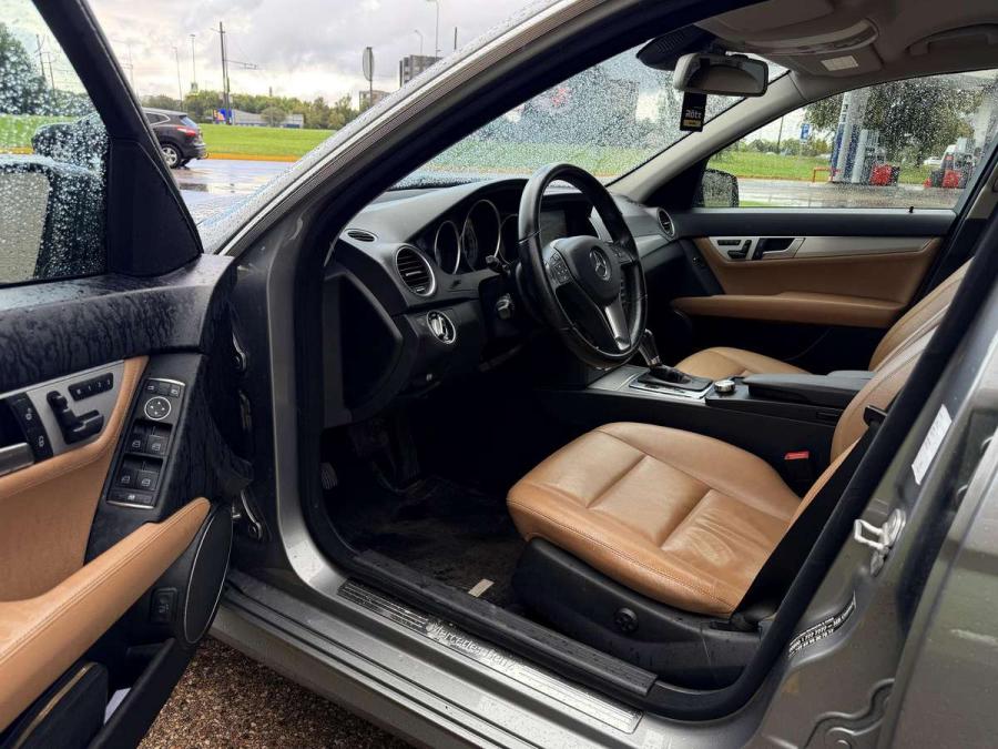 Pelēks Mercedes-Benz c-220 2011 Kauņa, ar dzinēja tilpumu 2.14 L un nobraukumu 396 tūkst. km par 6750 €, foto 5 vietnē AUTOMOTO.COM.LV