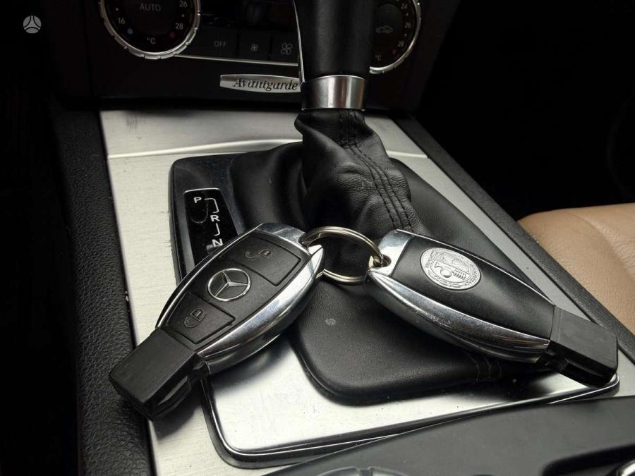Pelēks Mercedes-Benz c-220 2011 Kauņa, ar dzinēja tilpumu 2.14 L un nobraukumu 396 tūkst. km par 6750 €, foto 10 vietnē AUTOMOTO.COM.LV