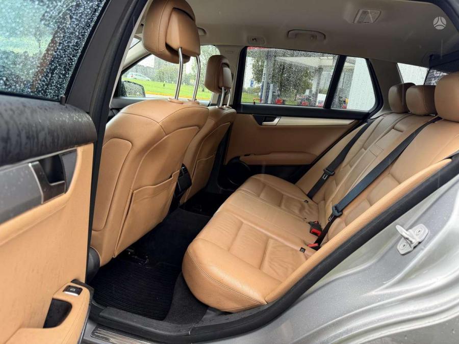 Pelēks Mercedes-Benz c-220 2011 Kauņa, ar dzinēja tilpumu 2.14 L un nobraukumu 396 tūkst. km par 6750 €, foto 20 vietnē AUTOMOTO.COM.LV