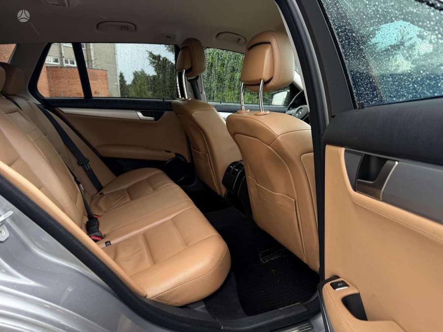 Pelēks Mercedes-Benz c-220 2011 Kauņa, ar dzinēja tilpumu 2.14 L un nobraukumu 396 tūkst. km par 6750 €, foto 21 vietnē AUTOMOTO.COM.LV