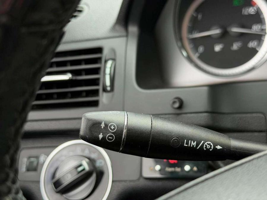 Pelēks Mercedes-Benz c-220 2011 Kauņa, ar dzinēja tilpumu 2.14 L un nobraukumu 266 tūkst. km par 5000 €, foto 9 vietnē AUTOMOTO.COM.LV