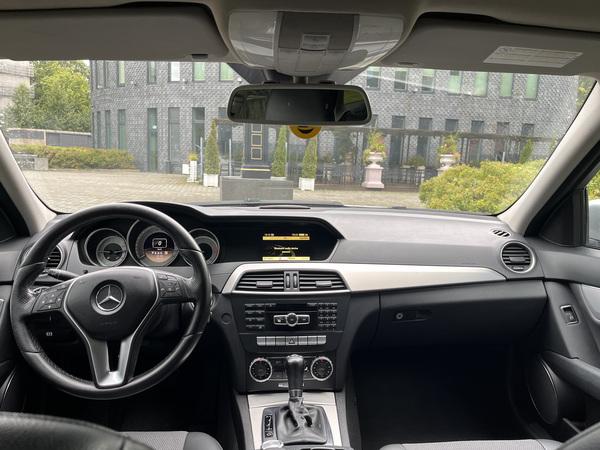 Grey Mercedes-Benz c-220 2011 in Tallinn, with an engine capacity of 2.20 L and mileage of 326 thousand km for 4990 €, photo 9 on AUTOMOTO.COM.LV