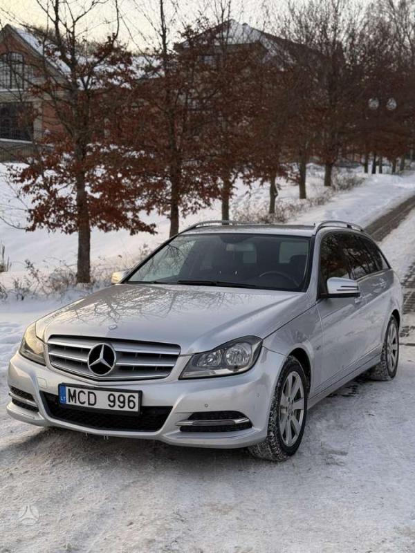 Grey Mercedes-Benz c-220 2012 in Vilnius, with an engine capacity of 2.14 L and mileage of 301 thousand km for 6500 €, photo 1 on AUTOMOTO.COM.LV