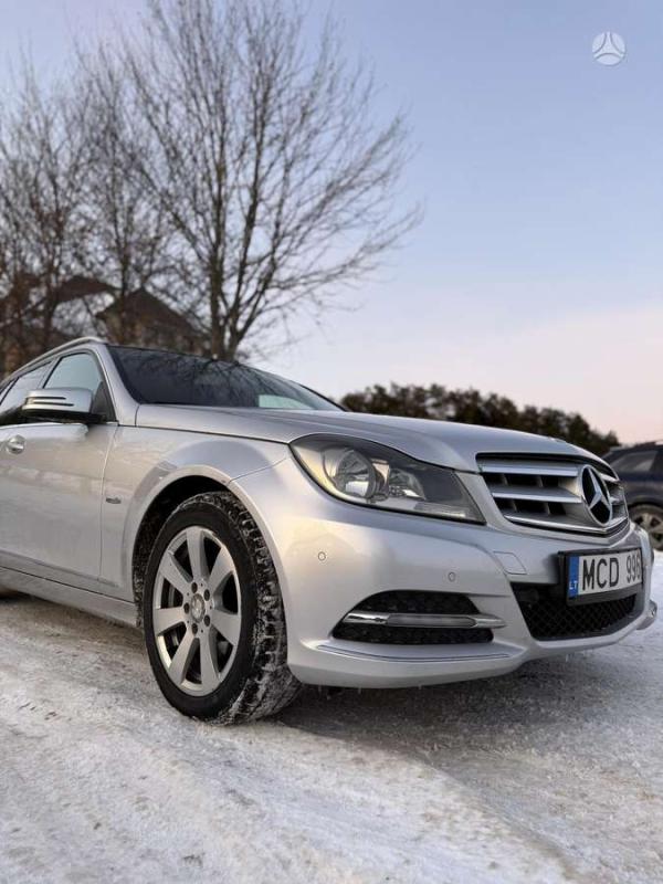 Grey Mercedes-Benz c-220 2012 in Vilnius, with an engine capacity of 2.14 L and mileage of 301 thousand km for 6500 €, photo 3 on AUTOMOTO.COM.LV