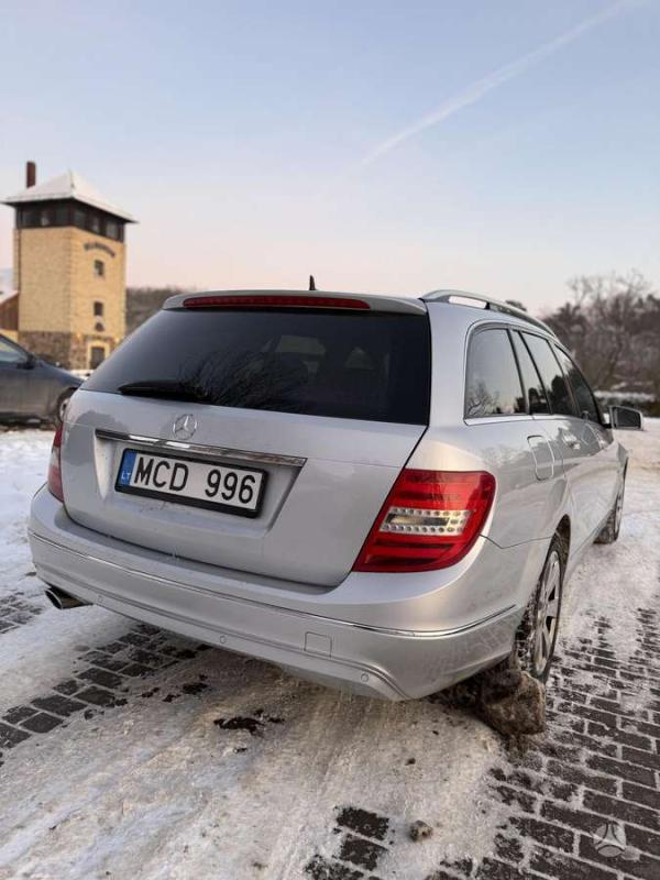 Grey Mercedes-Benz c-220 2012 in Vilnius, with an engine capacity of 2.14 L and mileage of 301 thousand km for 6500 €, photo 6 on AUTOMOTO.COM.LV