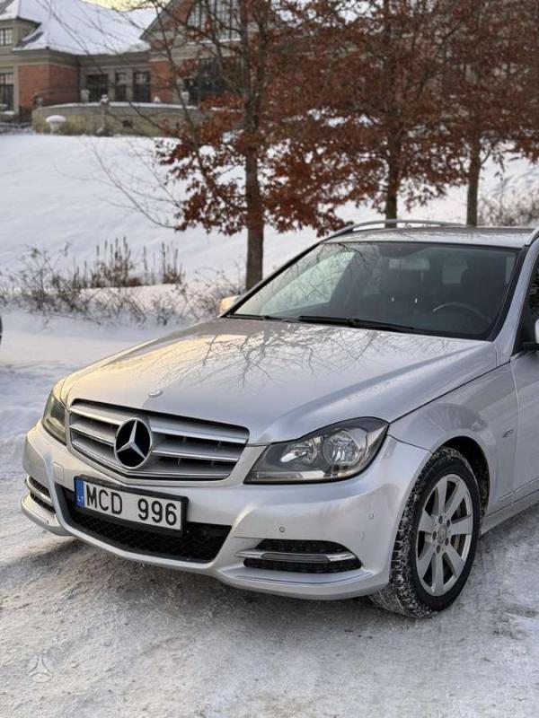 Grey Mercedes-Benz c-220 2012 in Vilnius, with an engine capacity of 2.14 L and mileage of 301 thousand km for 6500 €, photo 7 on AUTOMOTO.COM.LV