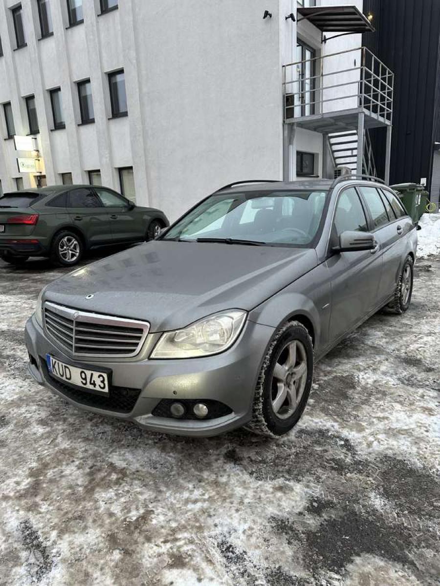 Pelēks Mercedes-Benz c-220 2012 Kauņa, ar dzinēja tilpumu 2.14 L un nobraukumu 335 tūkst. km par 4900 €, foto 1 vietnē AUTOMOTO.COM.LV