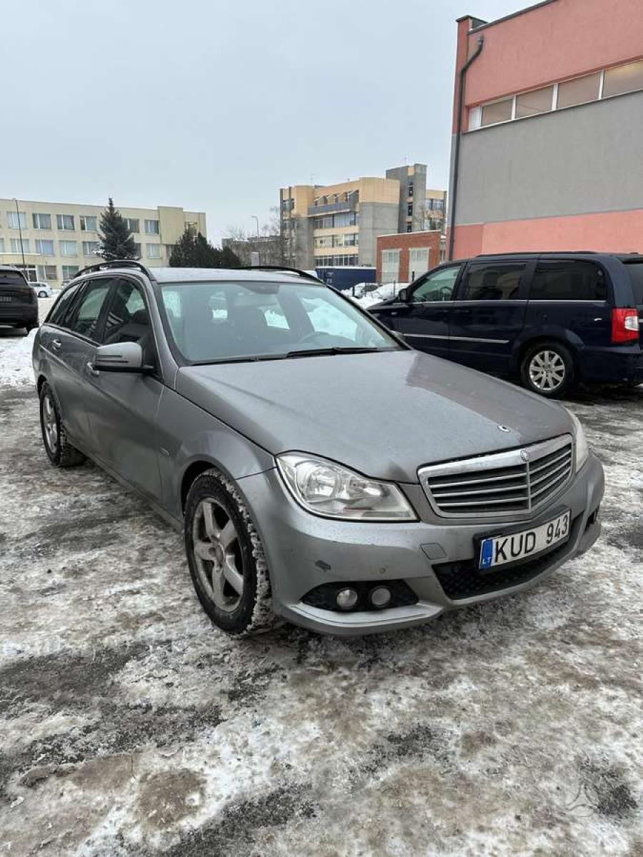Pelēks Mercedes-Benz c-220 2012 Kauņa, ar dzinēja tilpumu 2.14 L un nobraukumu 335 tūkst. km par 4900 €, foto 4 vietnē AUTOMOTO.COM.LV