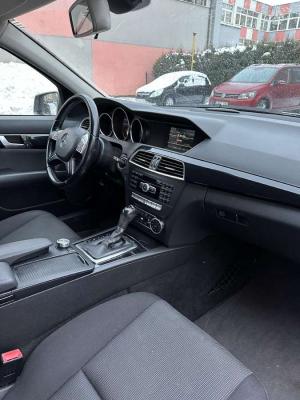 Pelēks Mercedes-Benz c-220 2012 Kauņa, ar dzinēja tilpumu 2.14 L un nobraukumu 335 tūkst. km par 4900 €, foto 6 vietnē AUTOMOTO.COM.LV