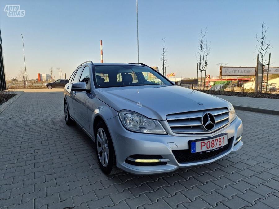 Pelēks Mercedes-Benz c-220 2012 Viļņa, ar dzinēja tilpumu 2.20 L un nobraukumu 261 tūkst. km par 5499 €, foto 4 vietnē AUTOMOTO.COM.LV