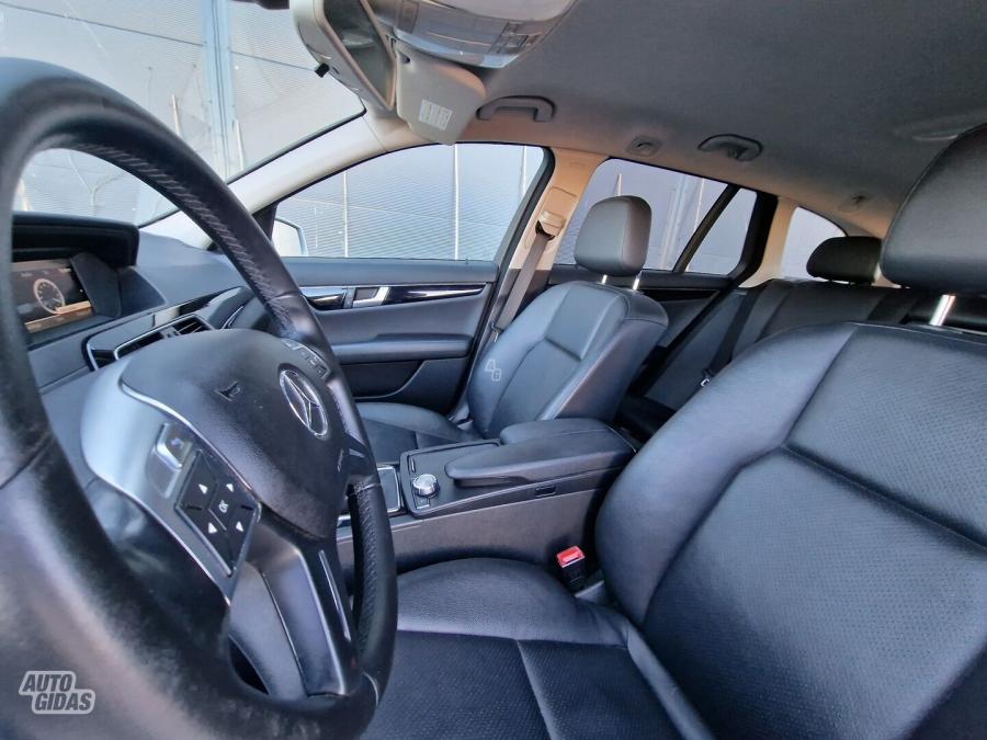 Pelēks Mercedes-Benz c-220 2012 Viļņa, ar dzinēja tilpumu 2.20 L un nobraukumu 261 tūkst. km par 5499 €, foto 11 vietnē AUTOMOTO.COM.LV