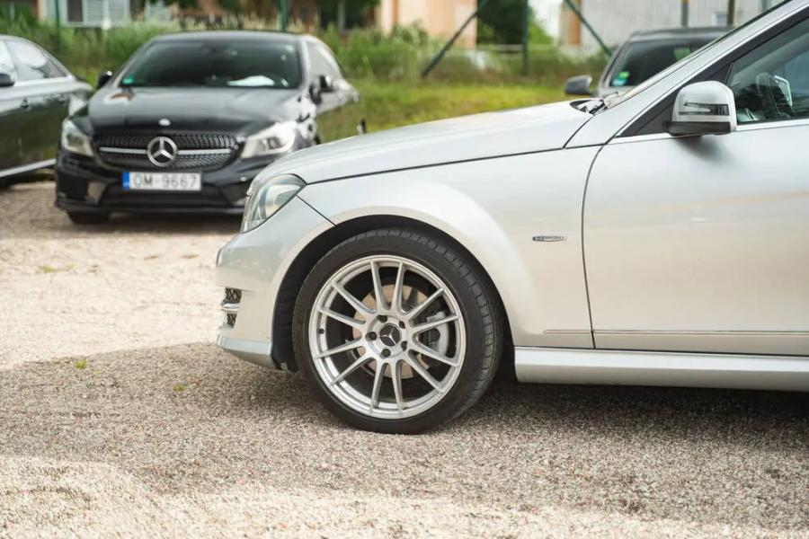 Pelēks Mercedes-Benz c-220 2012 Liepāja, ar dzinēja tilpumu 2.10 L un nobraukumu 263 tūkst. km par 7290 €, foto 15 vietnē AUTOMOTO.COM.LV