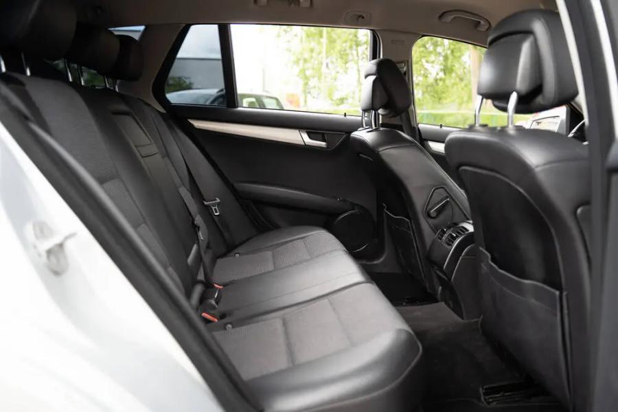 Pelēks Mercedes-Benz c-220 2012 Liepāja, ar dzinēja tilpumu 2.10 L un nobraukumu 263 tūkst. km par 7290 €, foto 19 vietnē AUTOMOTO.COM.LV