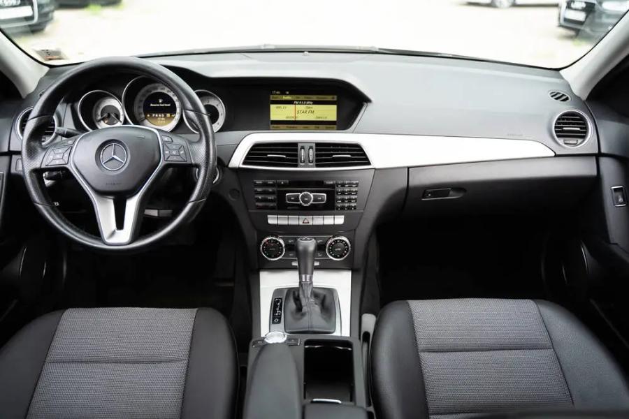 Pelēks Mercedes-Benz c-220 2012 Liepāja, ar dzinēja tilpumu 2.10 L un nobraukumu 263 tūkst. km par 7290 €, foto 20 vietnē AUTOMOTO.COM.LV