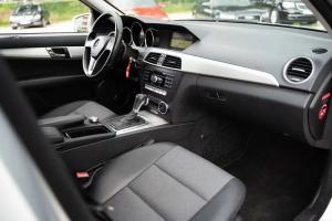 Pelēks Mercedes-Benz c-220 2012 Liepāja, ar dzinēja tilpumu 2.10 L un nobraukumu 263 tūkst. km par 7290 €, foto 21 vietnē AUTOMOTO.COM.LV
