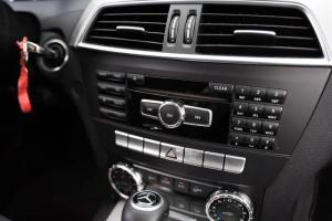 Pelēks Mercedes-Benz c-220 2012 Liepāja, ar dzinēja tilpumu 2.10 L un nobraukumu 263 tūkst. km par 7290 €, foto 24 vietnē AUTOMOTO.COM.LV