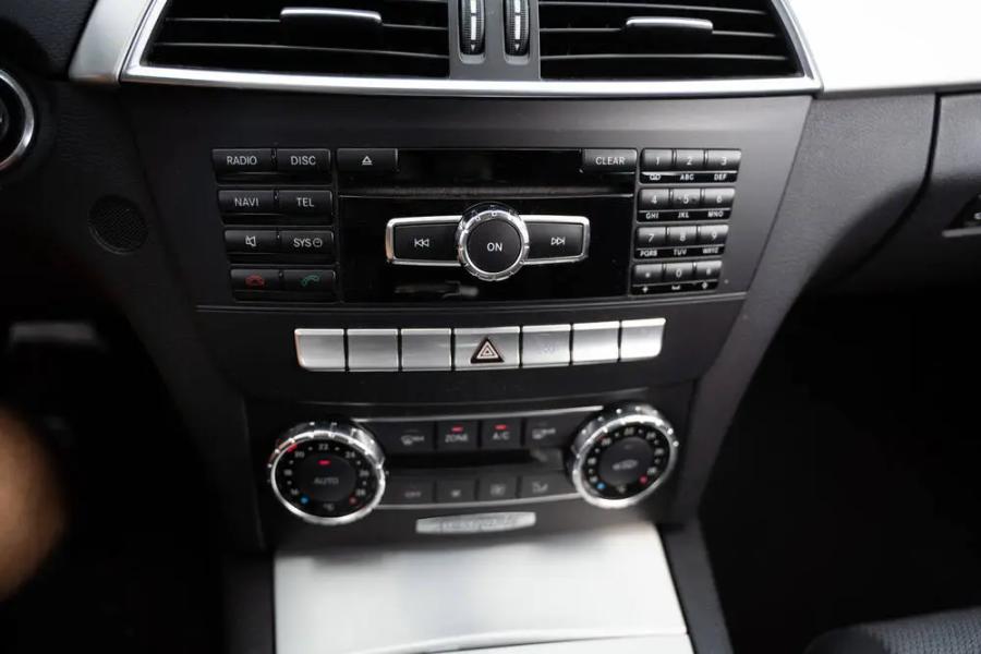 Pelēks Mercedes-Benz c-220 2012 Liepāja, ar dzinēja tilpumu 2.10 L un nobraukumu 263 tūkst. km par 7290 €, foto 28 vietnē AUTOMOTO.COM.LV