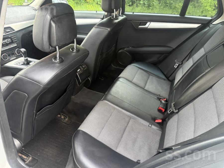 Pelēks Mercedes-Benz c-220 2012 Liepāja, ar dzinēja tilpumu 2.00 L un nobraukumu 318 tūkst. km par 5250 €, foto 7 vietnē AUTOMOTO.COM.LV