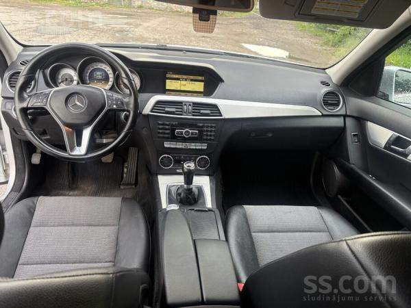 Grey Mercedes-Benz c-220 2012 in Liepaja, with an engine capacity of 2.00 L and mileage of 318 thousand km for 5250 €, photo 7 on AUTOMOTO.COM.LV