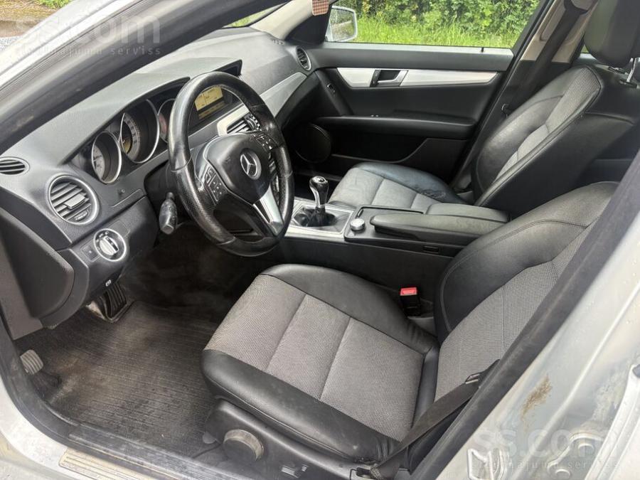 Pelēks Mercedes-Benz c-220 2012 Liepāja, ar dzinēja tilpumu 2.20 L un nobraukumu 318 tūkst. km par 5000 €, foto 6 vietnē AUTOMOTO.COM.LV