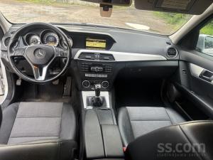 Pelēks Mercedes-Benz c-220 2012 Liepāja, ar dzinēja tilpumu 2.20 L un nobraukumu 318 tūkst. km par 5000 €, foto 8 vietnē AUTOMOTO.COM.LV