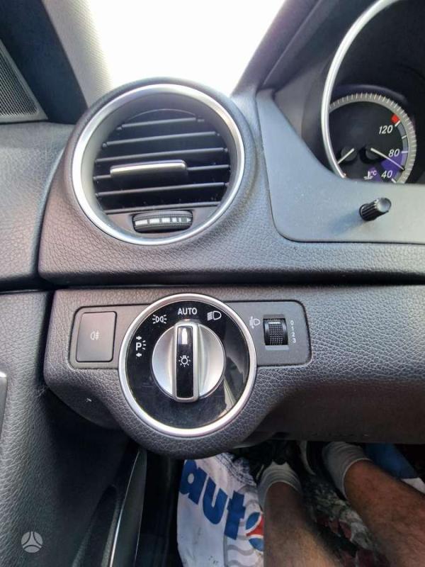 Grey Mercedes-Benz c-220 2012 in Vilnius, with an engine capacity of 2.14 L and mileage of 257 thousand km for 4999 €, photo 8 on AUTOMOTO.COM.LV