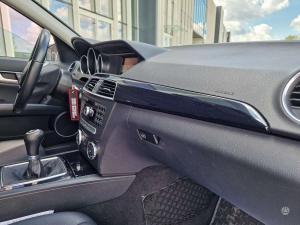 Pelēks Mercedes-Benz c-220 2012 Viļņa, ar dzinēja tilpumu 2.14 L un nobraukumu 257 tūkst. km par 4999 €, foto 12 vietnē AUTOMOTO.COM.LV