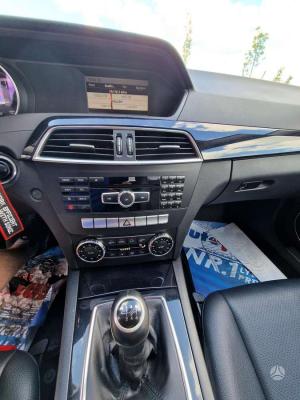 Pelēks Mercedes-Benz c-220 2012 Viļņa, ar dzinēja tilpumu 2.14 L un nobraukumu 257 tūkst. km par 4999 €, foto 13 vietnē AUTOMOTO.COM.LV