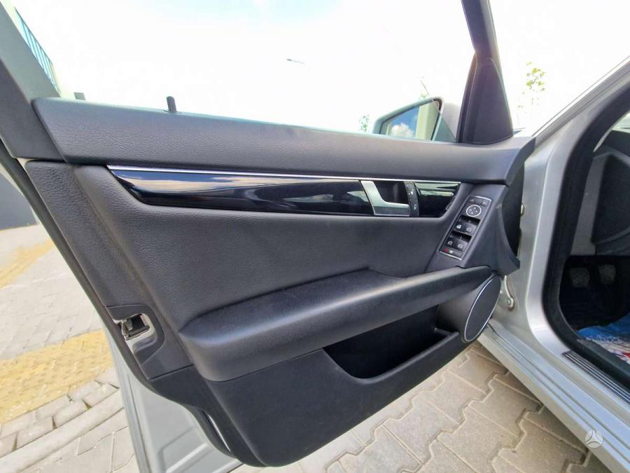 Pelēks Mercedes-Benz c-220 2012 Viļņa, ar dzinēja tilpumu 2.14 L un nobraukumu 257 tūkst. km par 4999 €, foto 21 vietnē AUTOMOTO.COM.LV