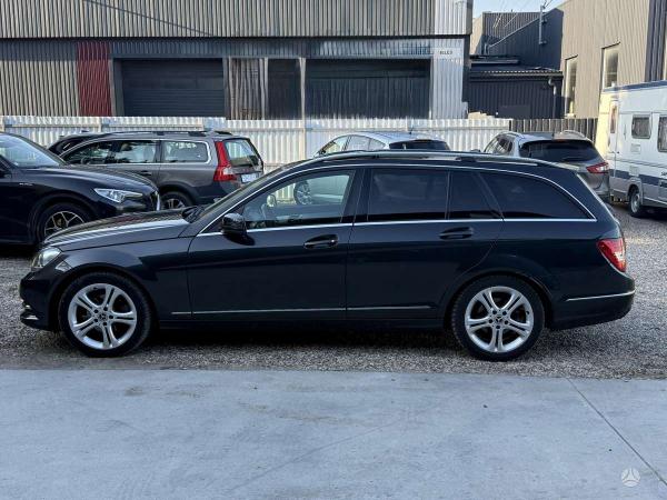 Grey Mercedes-Benz c-220 2012 in Kaunas, with an engine capacity of 2.14 L and mileage of 300 thousand km for 5000 €, photo 3 on AUTOMOTO.COM.LV