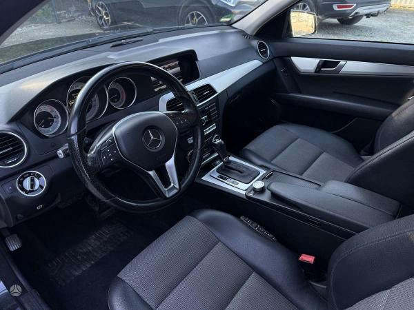 Grey Mercedes-Benz c-220 2012 in Kaunas, with an engine capacity of 2.14 L and mileage of 300 thousand km for 5000 €, photo 8 on AUTOMOTO.COM.LV