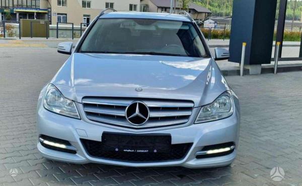 Grey Mercedes-Benz c-220 2012 in Vilnius, with an engine capacity of 2.20 L and mileage of 249 thousand km for 5199 €, photo 2 on AUTOMOTO.COM.LV