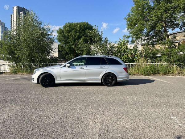 Grey Mercedes-Benz c-220 2012 in Vilnius, with an engine capacity of 2.14 L and mileage of 360 thousand km for 4750 €, photo 2 on AUTOMOTO.COM.LV