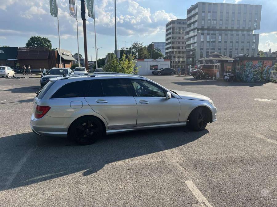 Pelēks Mercedes-Benz c-220 2012 Viļņa, ar dzinēja tilpumu 2.14 L un nobraukumu 360 tūkst. km par 4750 €, foto 7 vietnē AUTOMOTO.COM.LV
