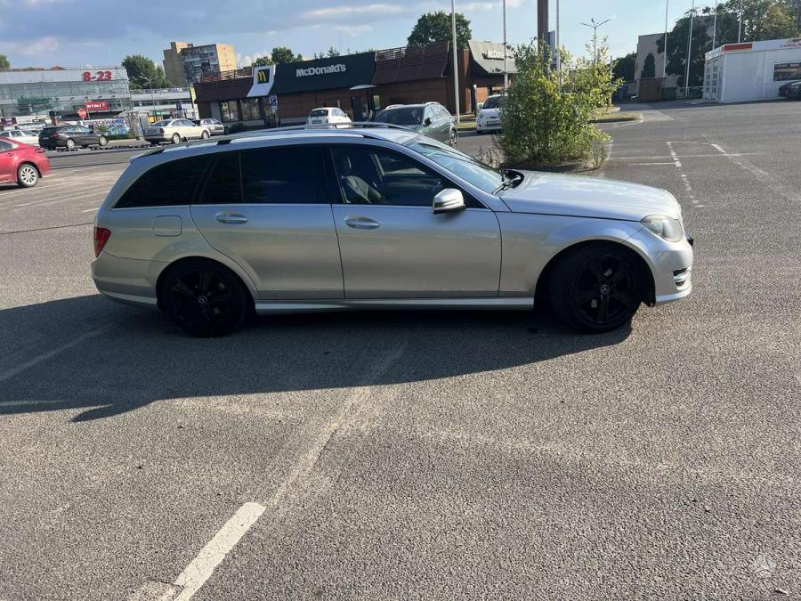 Pelēks Mercedes-Benz c-220 2012 Viļņa, ar dzinēja tilpumu 2.14 L un nobraukumu 360 tūkst. km par 4750 €, foto 9 vietnē AUTOMOTO.COM.LV
