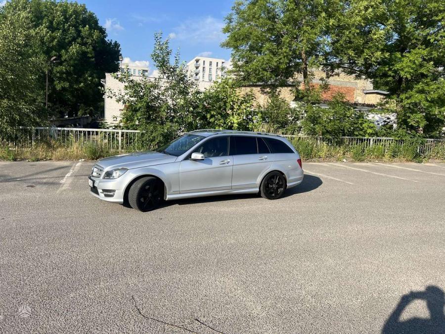 Pelēks Mercedes-Benz c-220 2012 Viļņa, ar dzinēja tilpumu 2.14 L un nobraukumu 360 tūkst. km par 4750 €, foto 10 vietnē AUTOMOTO.COM.LV