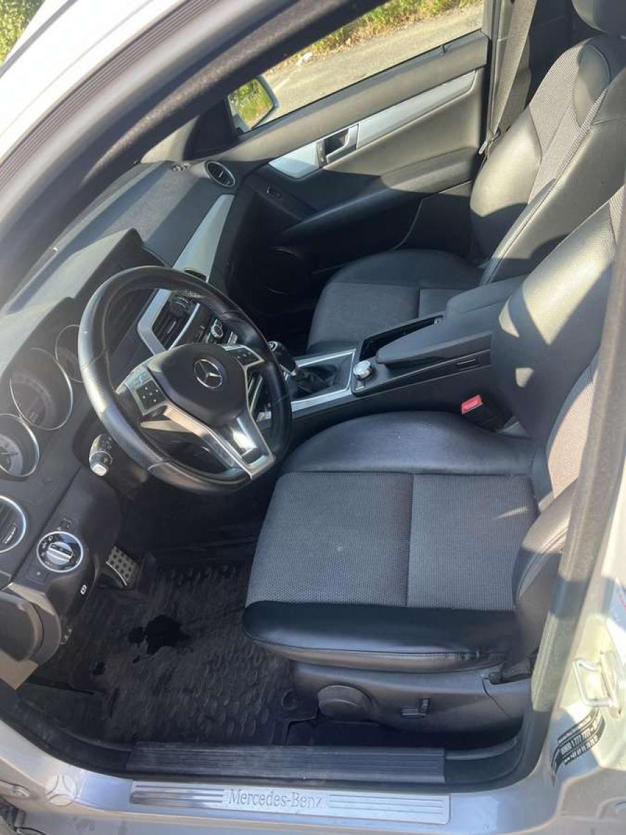 Pelēks Mercedes-Benz c-220 2012 Viļņa, ar dzinēja tilpumu 2.14 L un nobraukumu 360 tūkst. km par 4750 €, foto 11 vietnē AUTOMOTO.COM.LV