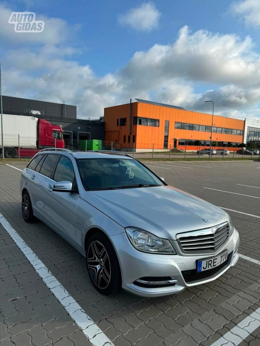 Grey Mercedes-Benz c-220 2012 in Kaunas, with an engine capacity of 2.10 L and mileage of 391 thousand km for 5550 €, photo 3 on AUTOMOTO.COM.LV