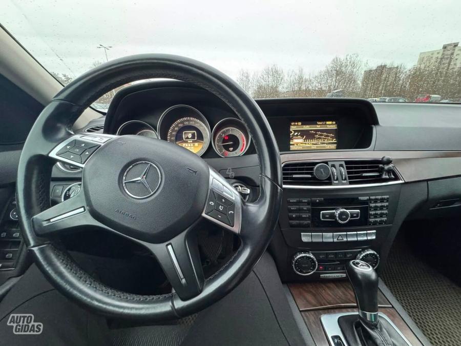 Grey Mercedes-Benz c-220 2012 in Kaunas, with an engine capacity of 2.10 L and mileage of 391 thousand km for 5550 €, photo 6 on AUTOMOTO.COM.LV