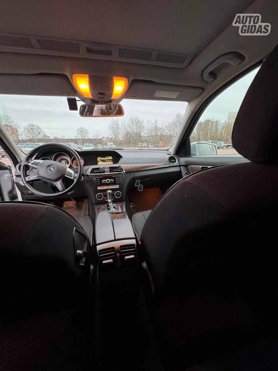 Grey Mercedes-Benz c-220 2012 in Kaunas, with an engine capacity of 2.10 L and mileage of 391 thousand km for 5550 €, photo 8 on AUTOMOTO.COM.LV