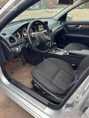 Grey Mercedes-Benz c-220 2012 in Kaunas, with an engine capacity of 2.10 L and mileage of 391 thousand km for 5550 €, photo 9 on AUTOMOTO.COM.LV