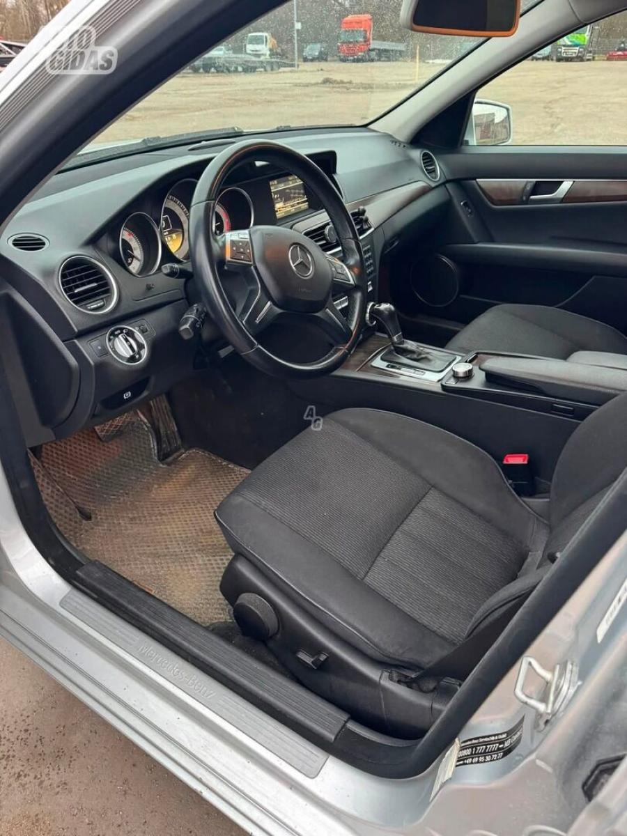 Grey Mercedes-Benz c-220 2012 in Kaunas, with an engine capacity of 2.10 L and mileage of 391 thousand km for 5550 €, photo 9 on AUTOMOTO.COM.LV