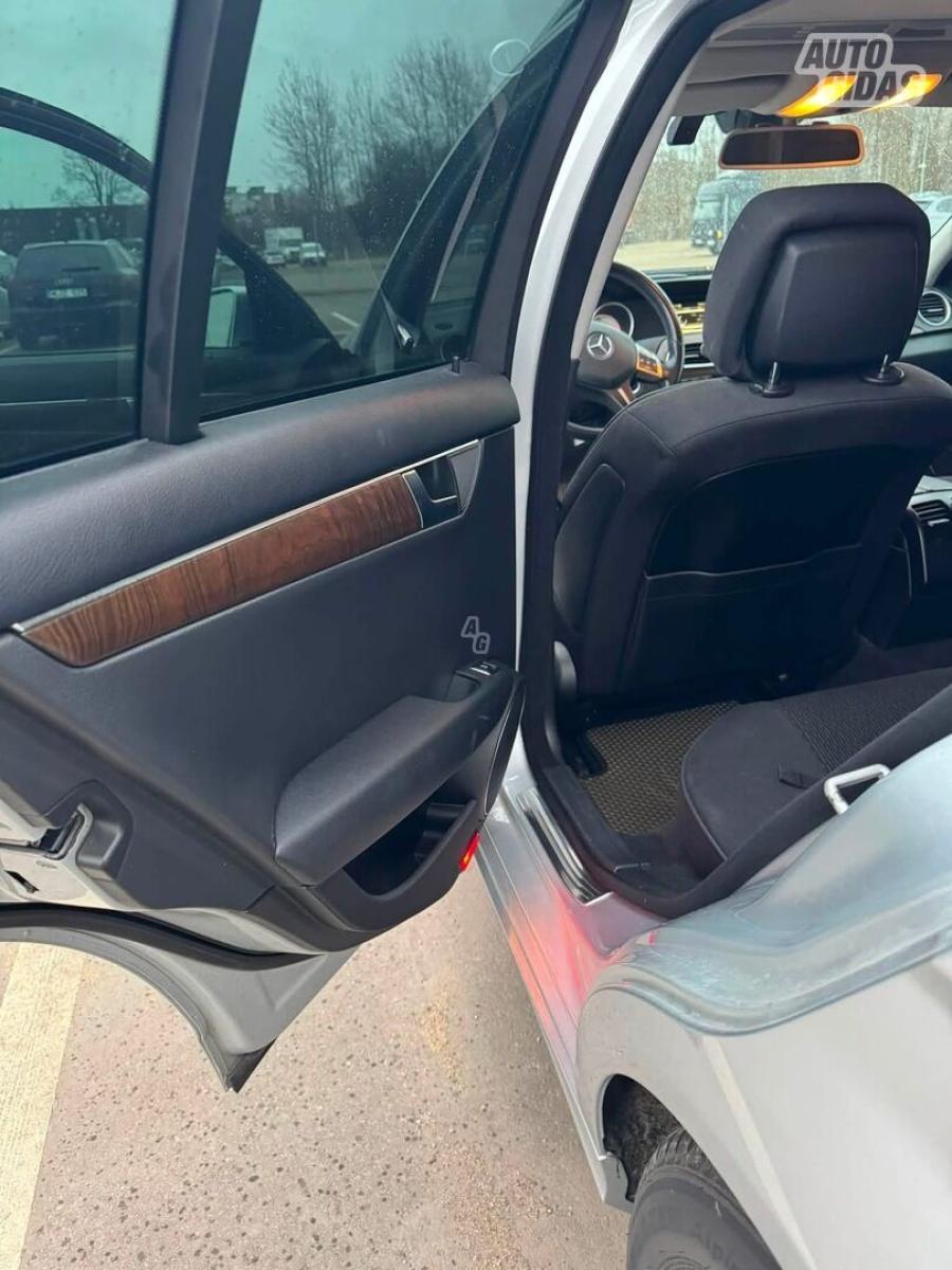 Grey Mercedes-Benz c-220 2012 in Kaunas, with an engine capacity of 2.10 L and mileage of 391 thousand km for 5550 €, photo 11 on AUTOMOTO.COM.LV