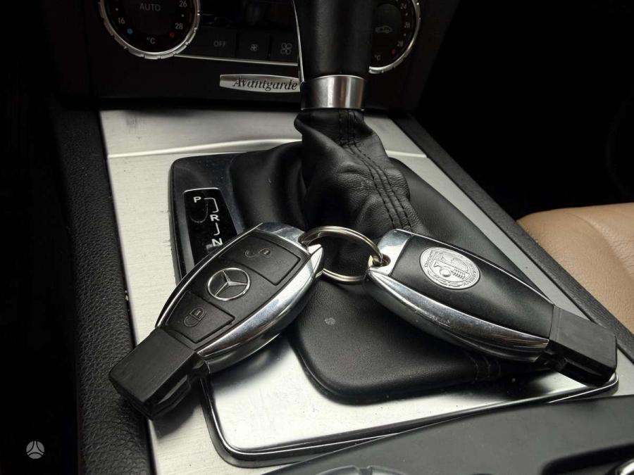 Pelēks Mercedes-Benz c-220 2012 Kauņa, ar dzinēja tilpumu 2.14 L un nobraukumu 396 tūkst. km par 6000 €, foto 5 vietnē AUTOMOTO.COM.LV
