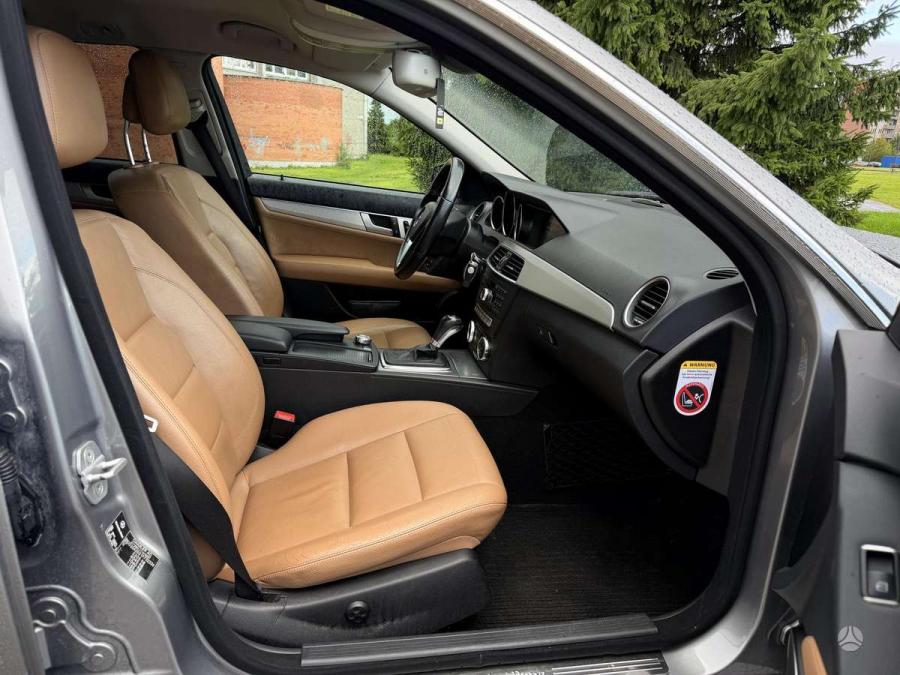 Pelēks Mercedes-Benz c-220 2012 Kauņa, ar dzinēja tilpumu 2.14 L un nobraukumu 396 tūkst. km par 6000 €, foto 17 vietnē AUTOMOTO.COM.LV