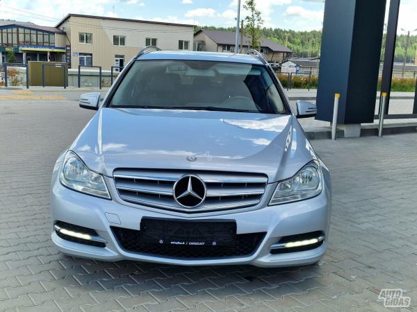 Мерседес Ц 220 2012 в Вильнюс на AUTOMOTO.COM.LV Серый Мерседес Ц 220 2012 в Вильнюс, объемом двигателя 2.20 л и пробегом 246 тыс. км за 4499 €, фото 4 на AUTOMOTO.COM.LV