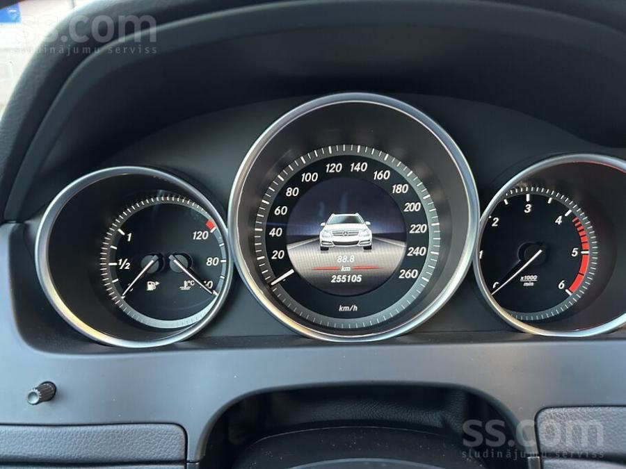 Pelēks Mercedes-Benz c-220 2013 Rīga, ar dzinēja tilpumu 2.20 L un nobraukumu 256 tūkst. km par 7000 €, foto 14 vietnē AUTOMOTO.COM.LV