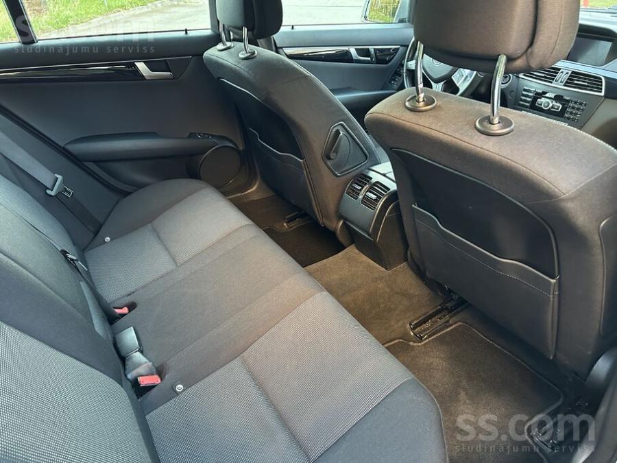 Pelēks Mercedes-Benz c-220 2013 Rīga, ar dzinēja tilpumu 2.20 L un nobraukumu 256 tūkst. km par 7000 €, foto 15 vietnē AUTOMOTO.COM.LV